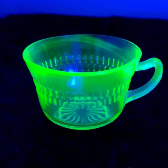 Anchor Hocking | Art | Anchor Hocking Glass Roulette Green Uranium Tea ...